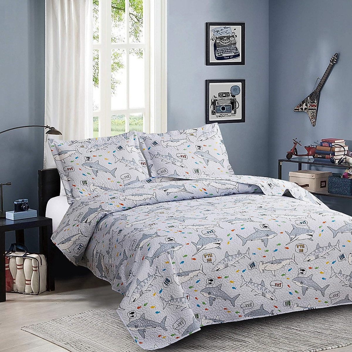Beach Bedding Kids Twin Size Quilt Set Shark Quilt Bedding Summer Cool Lightweight Quilt Coastal Bedding Reversible Quilt Bedspread Ocean Quilt Grey Shark Animal Quilts Coverlet with Pillow Shams