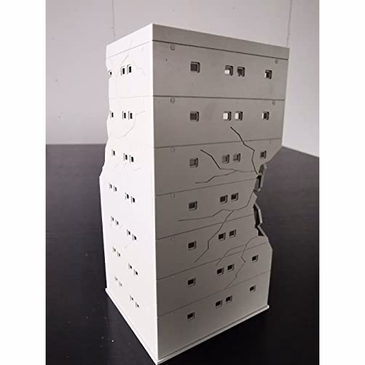 BENME N-Scale Train Scene Plastic Assembly Battle Damage Model-1:160