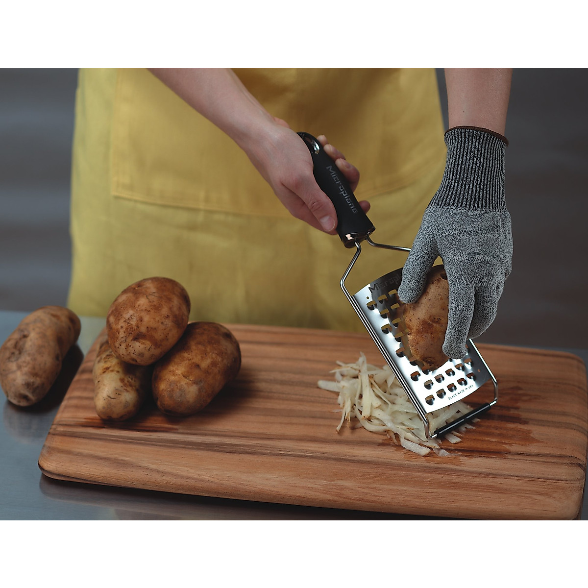 Microplane Cut Resistant Glove Keep Hands Safe in The Kitchen, One Size (Pack of 1) (Original)