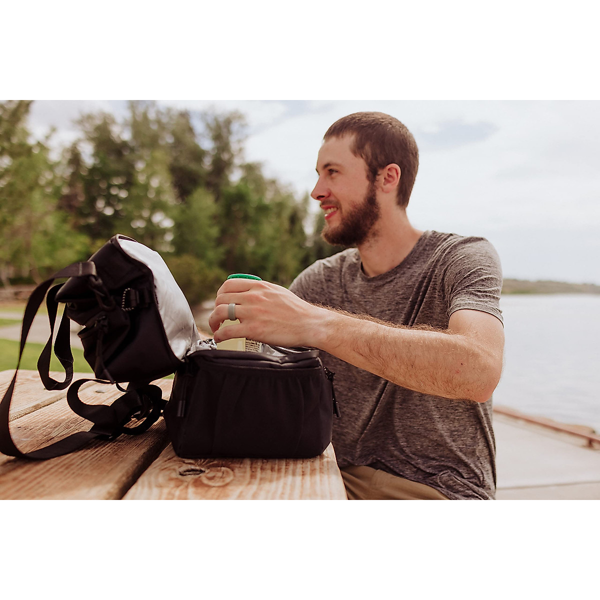 PICNIC TIME Tarana Insulated Lunch Bag made from Recycled Material, Lunch Box with Picnic Set, Upcycled Lunch Cooler Bag, (Carbon Black)