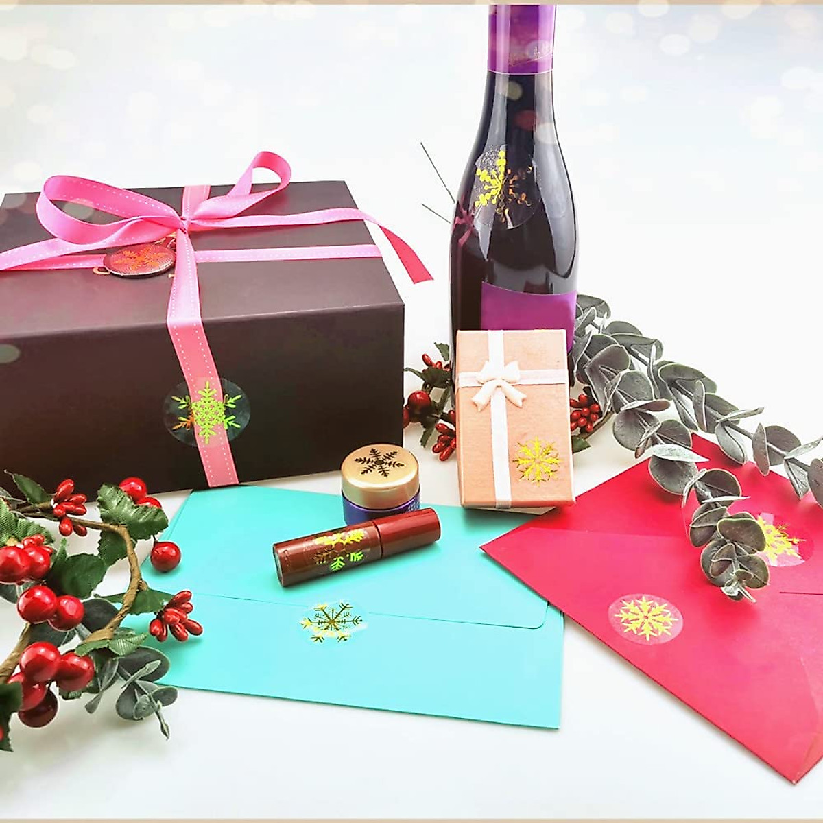 FAZHBARY 24 Sheets Gold Snowflake Stickers Round Gift Label Stickers Seal Self Adhesive Stickers for Envelopes Cards Cookie Candy Bag Crafts