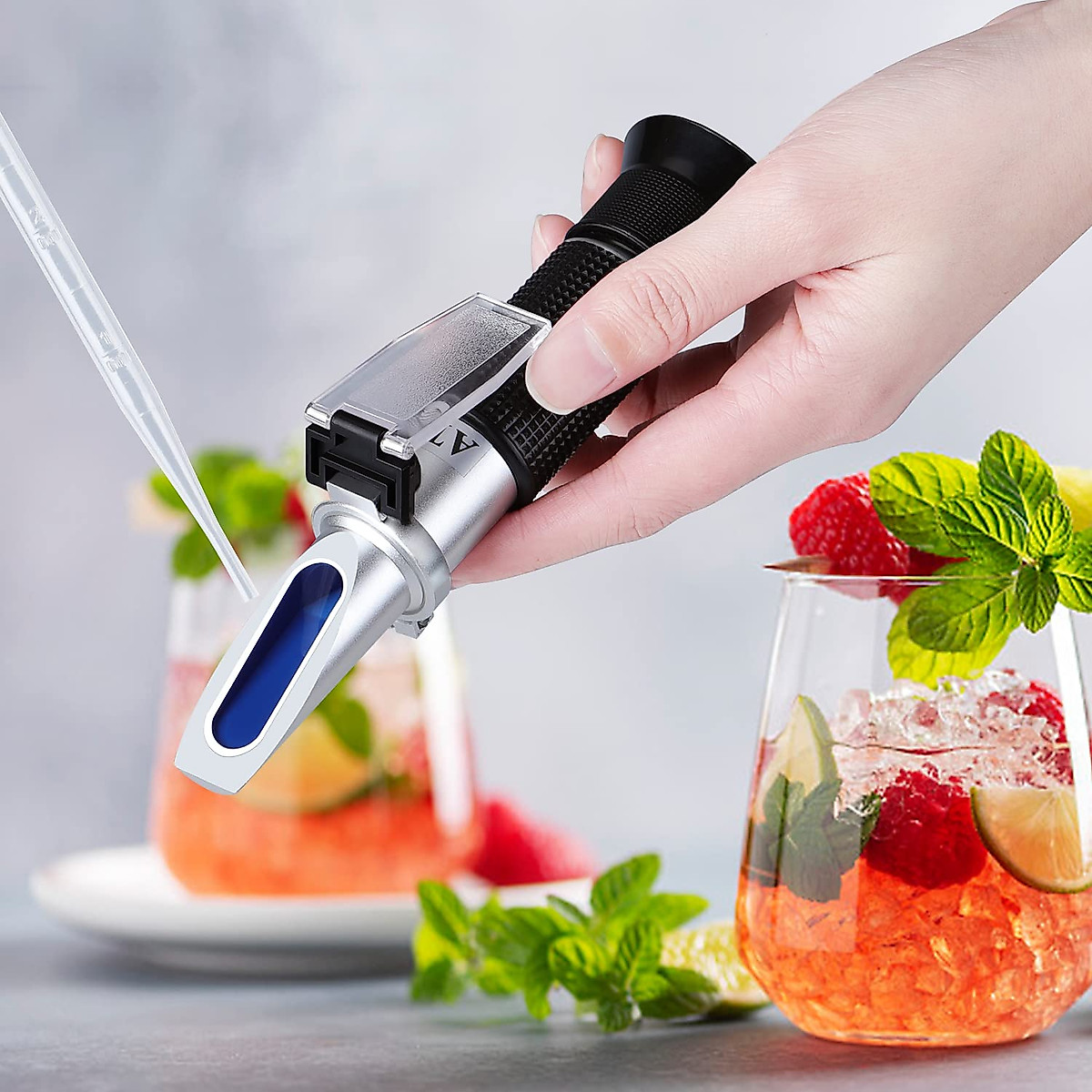 Brix Meter Refractometer 0~32%, LEERCHUANG Handheld Brix Refractometer Sugar Content Test, High Accurate Brix Measurement with ATC for Fruit Beverages & Juice