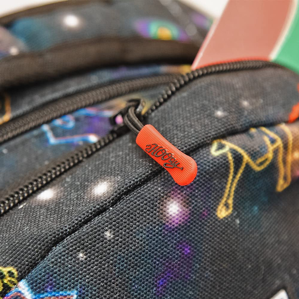 HOOEY Recess 25 Liter School Hiking Backpack Rain Cover Hat Strap Laptop Sleeve Hydro Pockets (Black/Red)