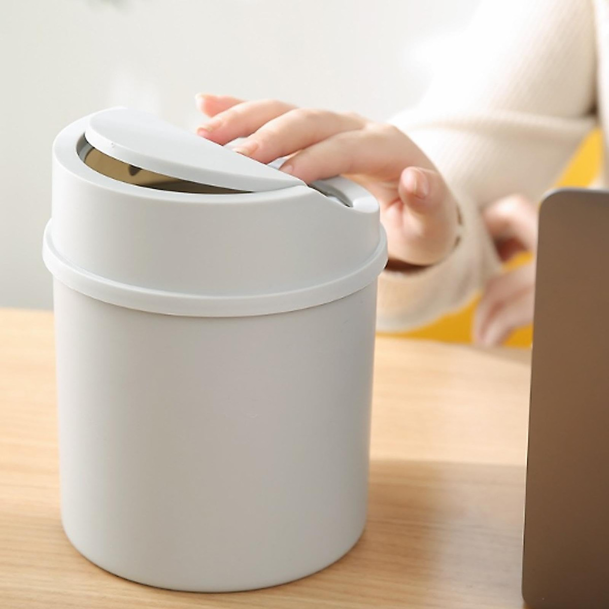 Desktop Garbage Can - Portable Funny Garbage Bin | Desk Trash Can with Lid | Swing-Lid Tiny Countertop Garbage Bin | Portable Garbage Waste Can for Bedrooms Dormitories Living Rooms Tables Desks