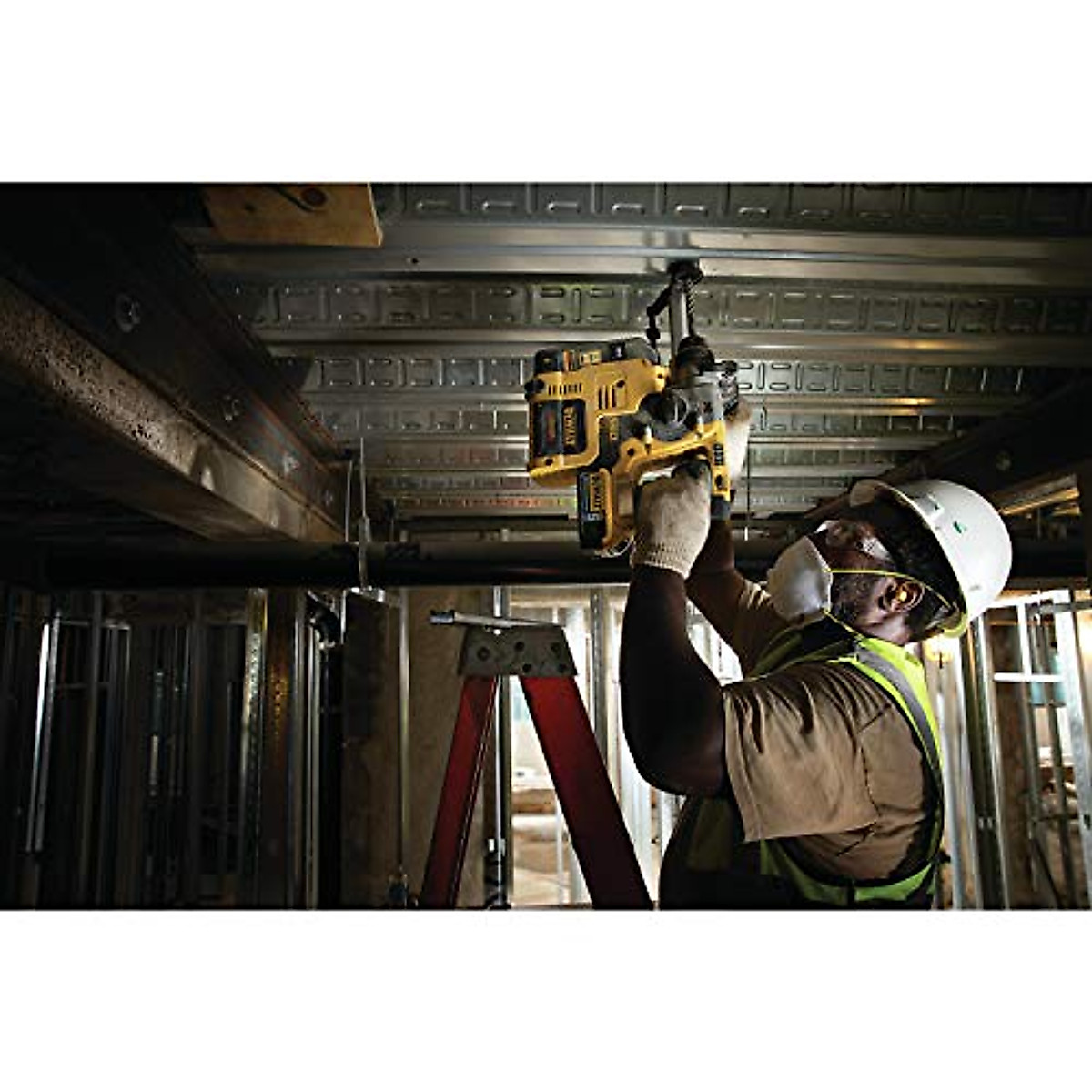 DEWALT 20V MAX XR Rotary Hammer, SDS Plus, L-Shape, On-Board Dust Extractor, 1-Inch (DCH273P2DHO)