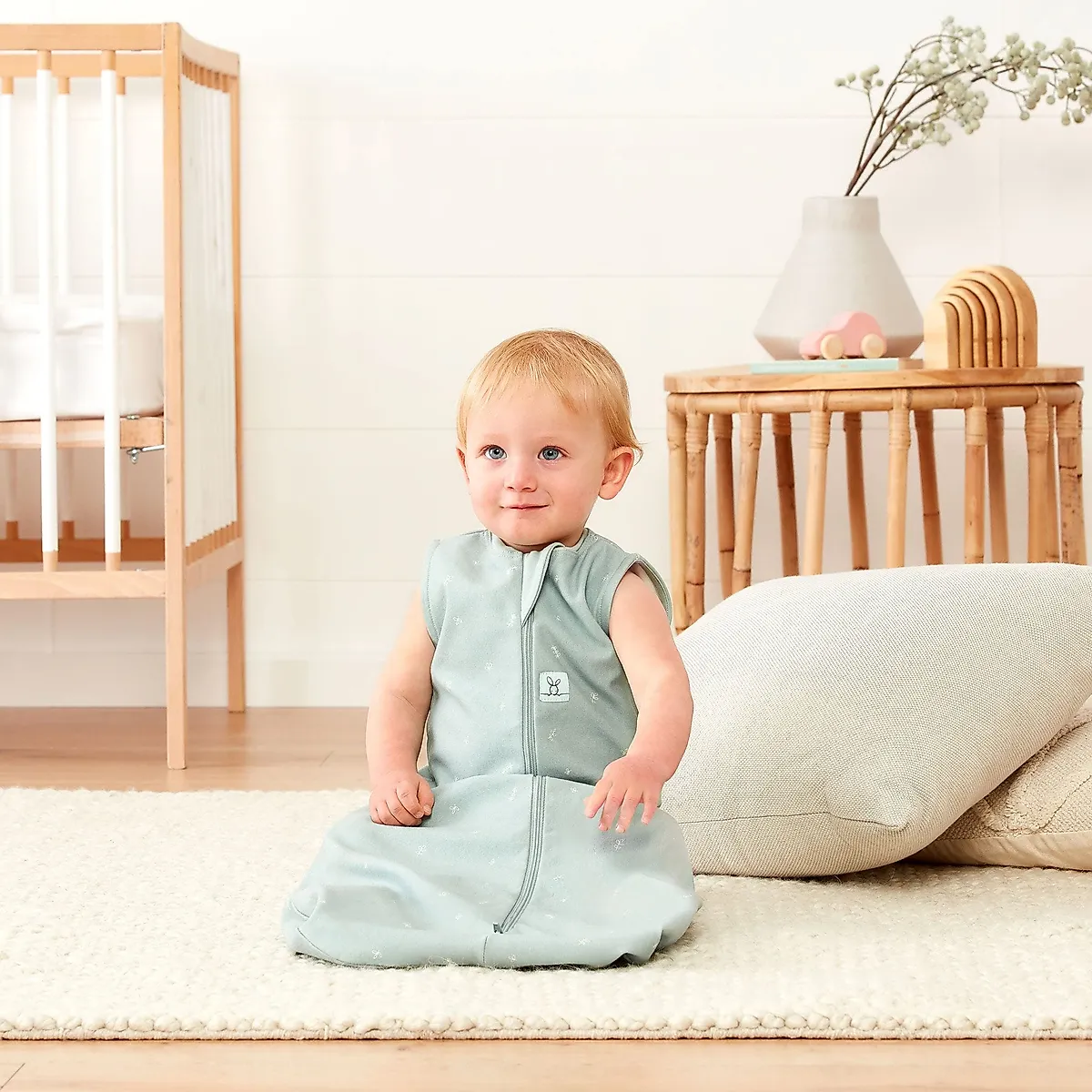 ergoPouch 0.2 Tog Jersey Sleeping Bag – Arms-Out Baby Sleep Sack – Soft, Breathable & Comfortable (8-24 Months, Berries)