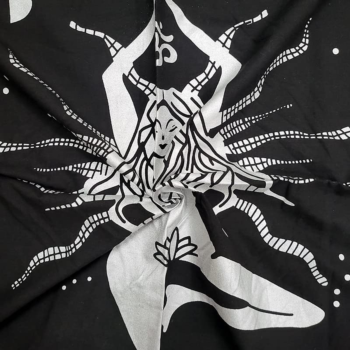 THE ART BOX Altar Cloth Tarot Cards Table Napkins Witchcraft Supplies Black Gold Tablecloth Square Alter Pagan Spiritual Celestial Deck Cloth with Fringes, Natraj-Silver, 36X36 Inch