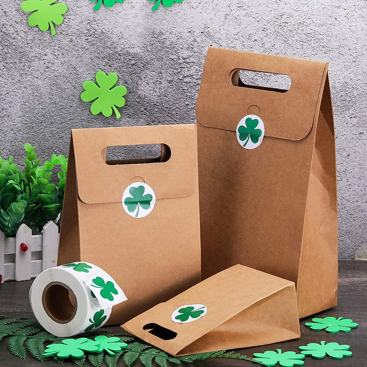 St. Patrick's Day Shamrock Sticker 500 Pcs , Green Day Roll Stickers Clover Seal Decals for St. Patrick's Day Party Decorations and Crafts Supplies.