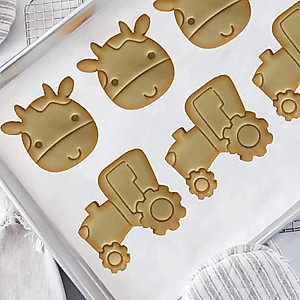 Moose Goods Farm Animal Cookie Cutters - Set of 10 Cookie Cutters for Kids Birthday Party or Themed Parties - Includes Chicken, Pig, Cow, Horse, Duck, Goat, Sheep, Bunny, Barn, & Tractor Cookie Cutter