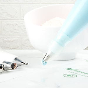 Restaurantware Pastry Tek Piping Tip 1 Reusable Drop Flower Icing Tip - #108 Dent-Resistant Stainless Steel Pastry Tip Dishwasher-Safe Decorate Cupcakes Cakes or Cookies