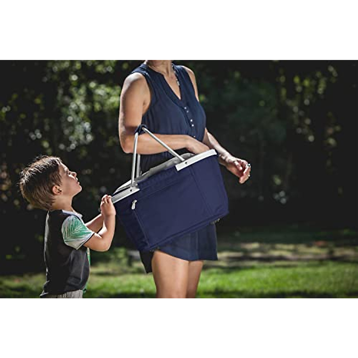 PICNIC TIME ONIVA - a Brand Michigan Wolverines - Metro Basket Collapsible Cooler Tote, (Navy Blue)