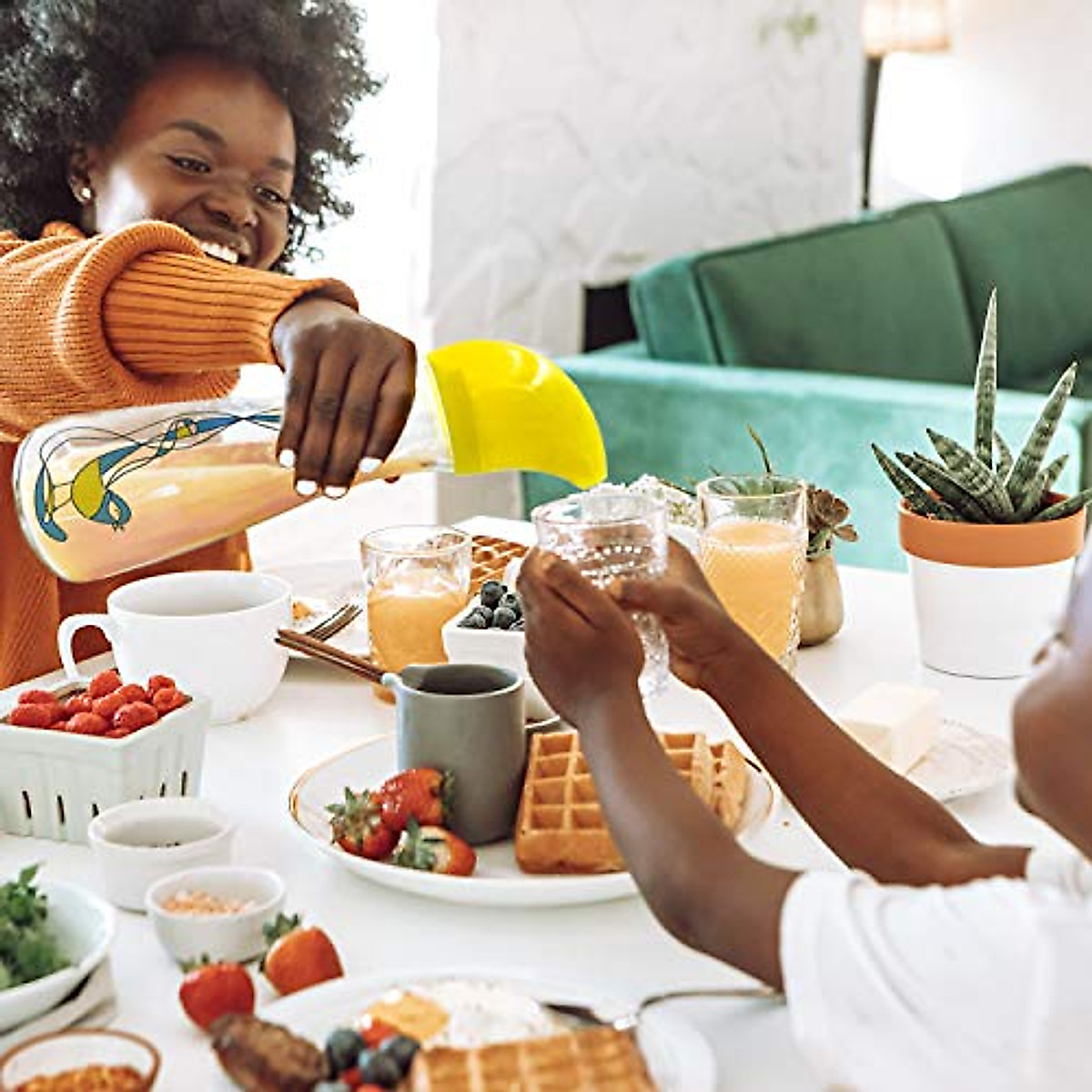 Chirpy Jug Glass Water Carafe Tweeting Bottle 34oz (1L) Yellow