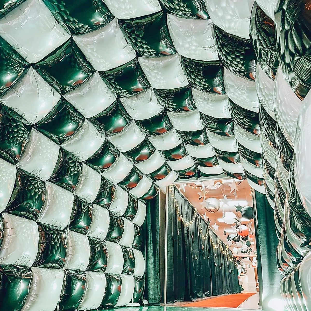 Orgnafey White and Black Checkered Mylar Double sided Flat Square Foil Balloon Wall Tunnel Arch Latex Balloon Garland Kit For Checkerboard Racing Themed Celebration Party Supply Background Decorations