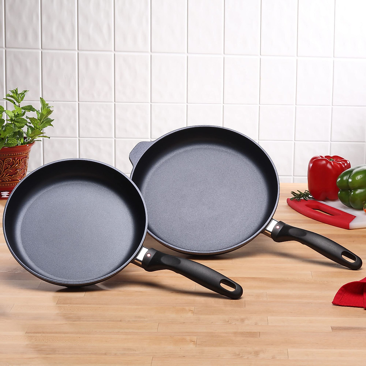 Swiss Diamond Fry Pan Duo - HD Nonstick Diamond Coated Nonstick Cookware 9.5" and 11" Aluminum Frying Pans Skillet Set, Dishwasher Safe frying pan, Oven Safe Pan