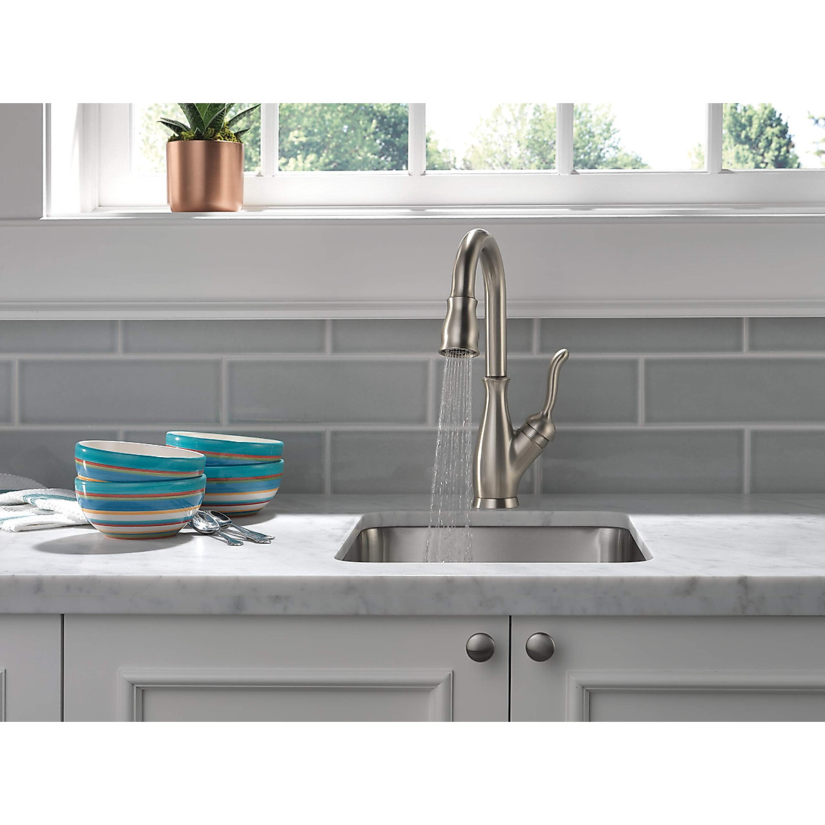 Delta Faucet Leland Bar Faucet Brushed Nickel, Bar Sink Faucet Single Hole, Wet Bar Faucets with Pull Down Sprayer, Prep Sink Faucet, Faucet for Bar Sink, SpotShield Stainless 9678-SP-DST