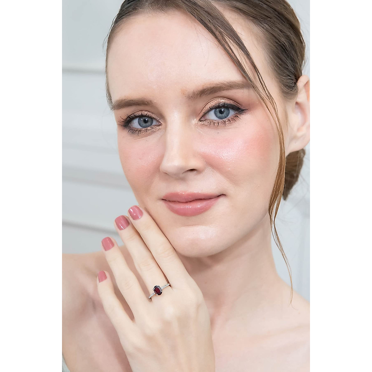 GemStar USA Sterling Silver Garnet and White Topaz Oval Crown Ring, Size 6