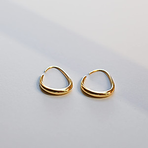 Fluid Hoop Earrings | 18k Gold | Oval Dome | Everyday Statement Dangle Hoops