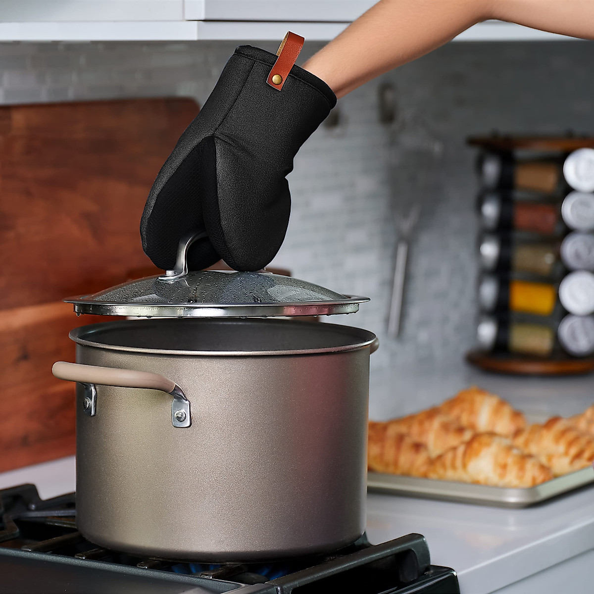 1 Pair Short Neoprene Mini Oven Mitts, Heat Resistant- Little Oven Gloves Pot Holder for Kitchen Cooking - Non-Slip Grip, Hanging Loop, Cotton Trivet for Kitchen Cooking - (Black)