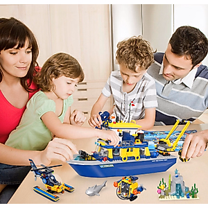 City Arctic Explorer Ship Building Toy Set,797pcs City Arctic Explorer Boat Building Kit with Coral Reef Scene,Octopus,Crab, Submarine and Helicopter,Ocean Building Toy for 6+ Years Old Boy Girl Gift