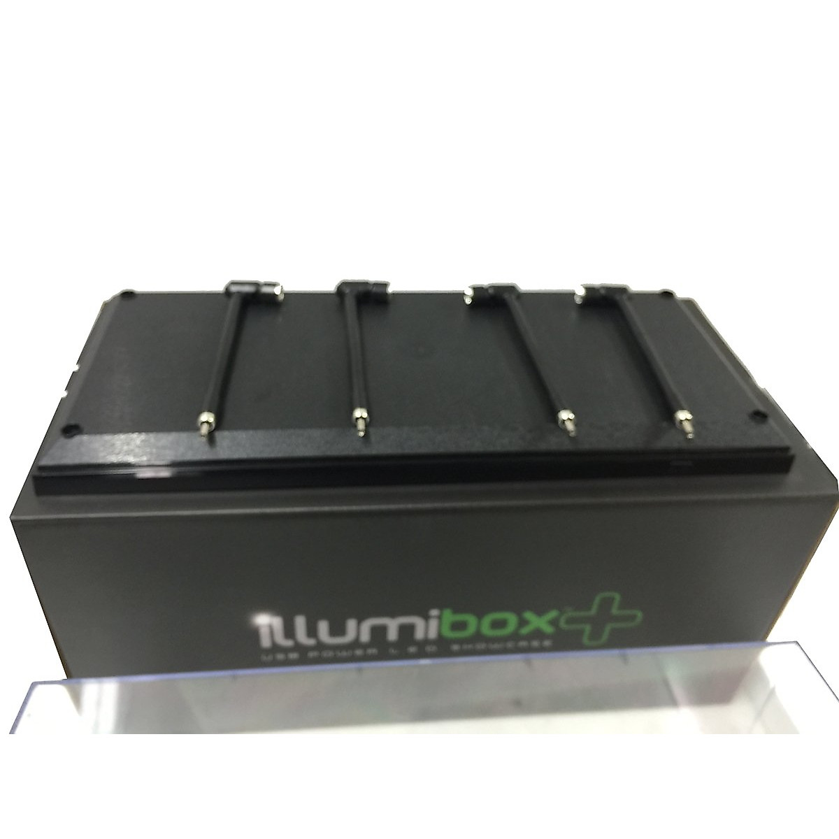Illumibox MJ14001 Showcase 1: 18 x+ USB Powered Led Black Base Display, Clear