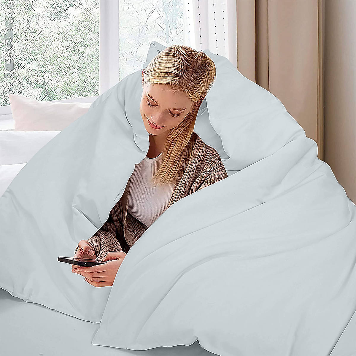 ROYALE LINENS White Duvet Cover Queen Size - 3 Piece Bedding Comforter Covers - Zipper Closure - 1 Queen Duvet Cover 90x90 inches and 2 Pillow Shams - No Comforter Included