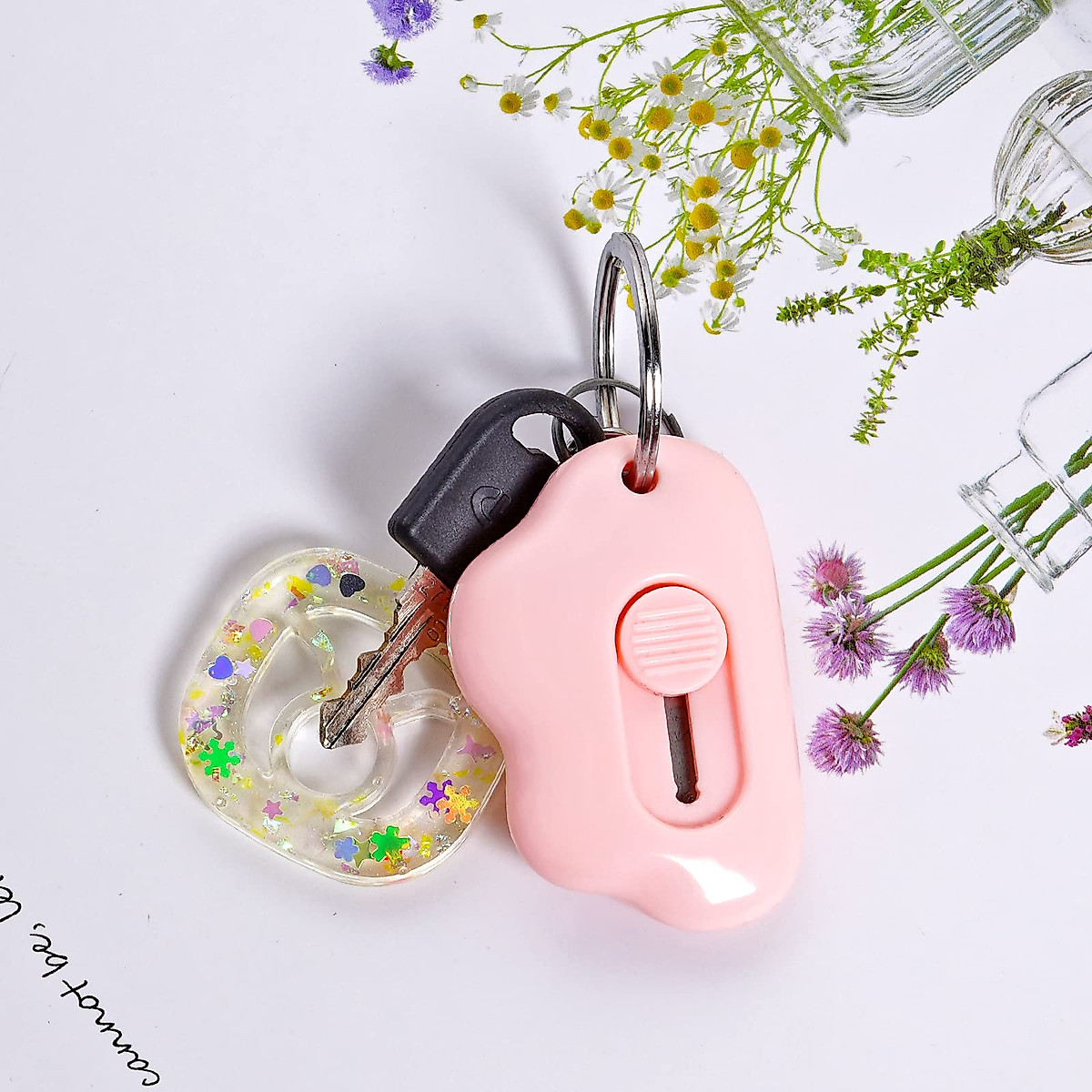 Fengek 18 Pcs Mini Retractable Utility Knife Cloud Flower Pocket Box Cutters Plastic Letter Opener Slide Open with Keychain Hole for Box Letter Envelope, 2 Shapes 9 Colors