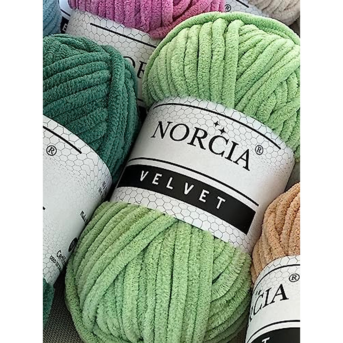 NORCIA Soft Velvet Yarn Chenille Yarn for Crocheting Super Bulky 100g (74.3 yds) Baby Blanket Yarn for Knitting Amigurumi Yarn Fancy Yarn for Crochet Weaving Craft