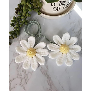 Crochet Daisy Car Accessories for Women Cute Rear View Mirror Hanging Charms Handmade Daisy Flower Gifts for Crochet Lovers Car Decor Automotive Interior Aesthetic(White)