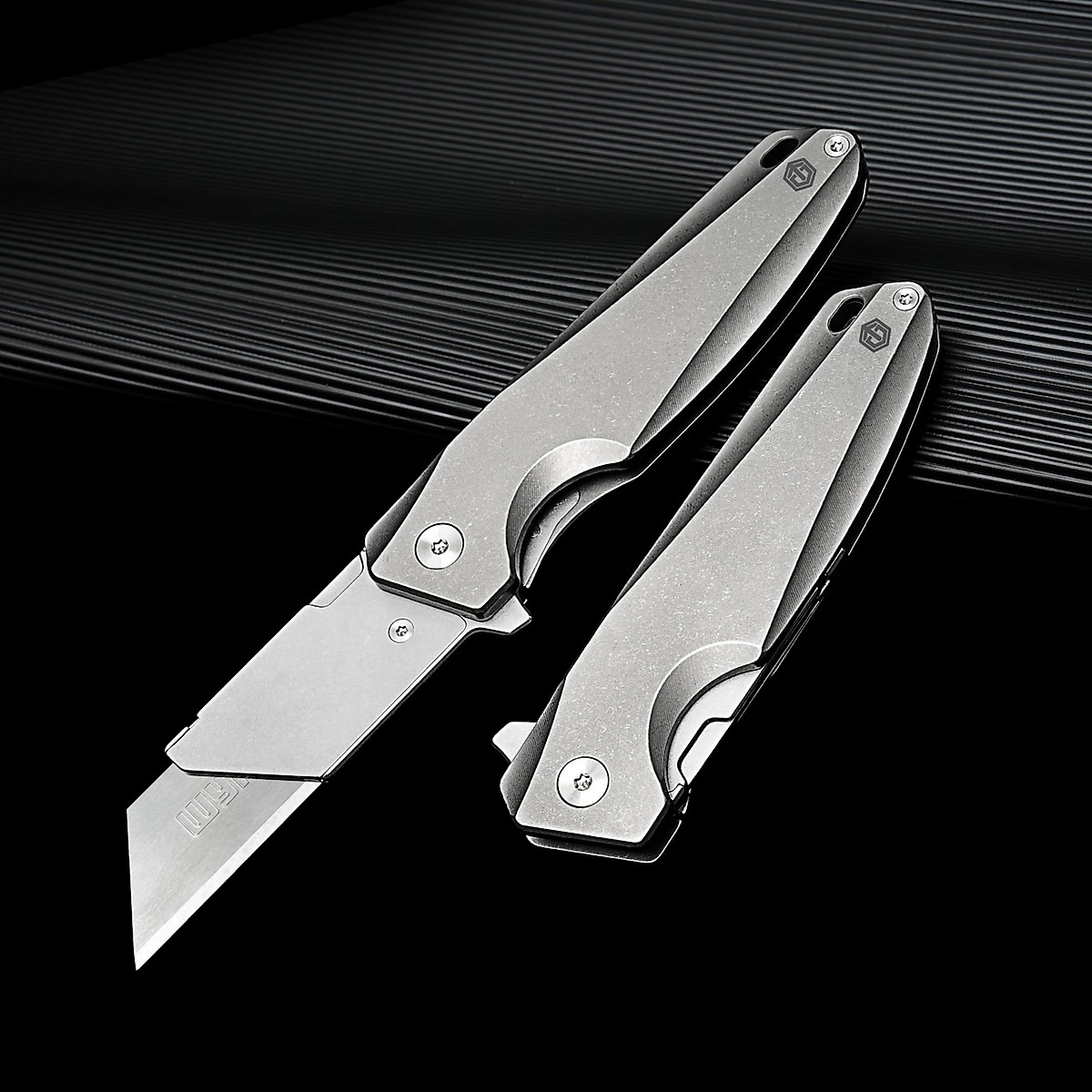 TGZUO Titanium Folding Utility Knife with Clip Mini EDC Box Cutter Flipper Pocket For Outdoor 10pcs Carbon Steel Replacement Blades