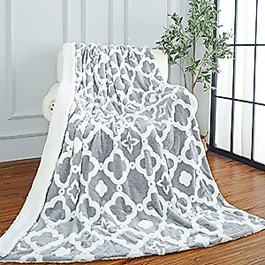 junovo Soft Sherpa Fleece Blanket Fuzzy Throw Blanket, Plush Reversible Bedding Blanket, Warm Lucky Clover Blanket with Cozy Sherpa, Washable Decorative Blanket for Couch Bed Sofa Kids Adults, 60"x80"