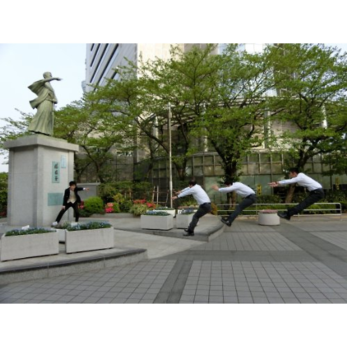 Casio High Speed Exilim Ex-ZR400 Digital Camera White EX-ZR400WE - International Version (No Warranty)