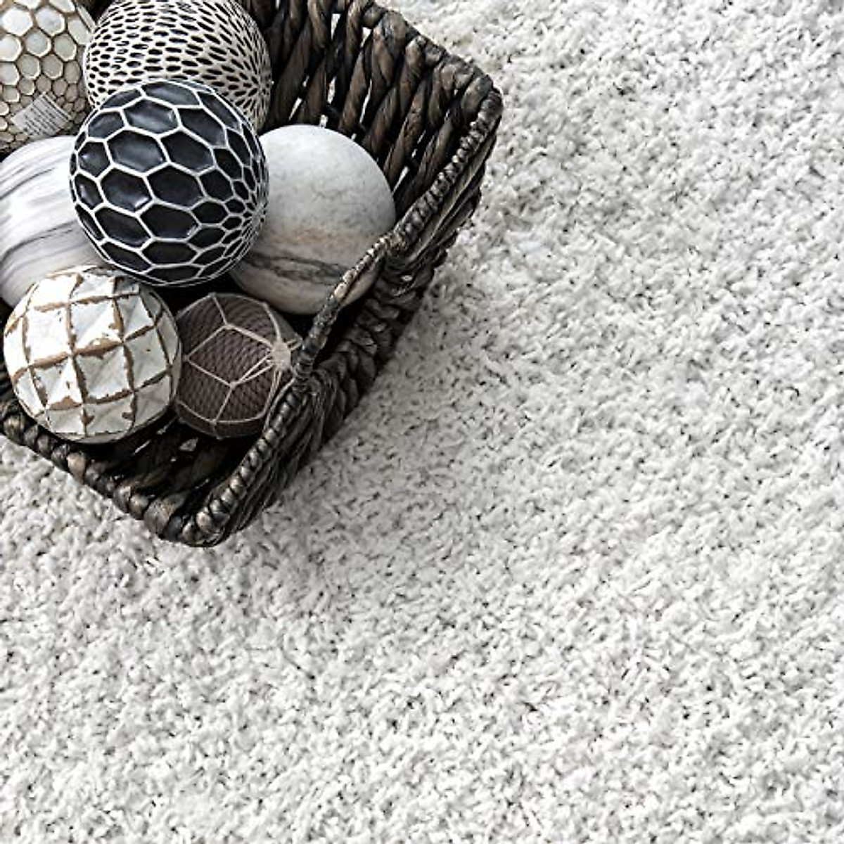 nuLOOM Wowshag Area Rug, 5' 3" x 7' 6", White