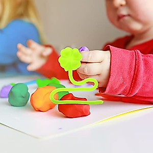 Gadpiparty 50pcs St Patrick Sticky Hands Four Leaf Clover Stretchy Sticky Hands Kids Sensory Toy Party Favors Supplies for Stocking Stuffers Easter Egg Toys Fillers Light Green