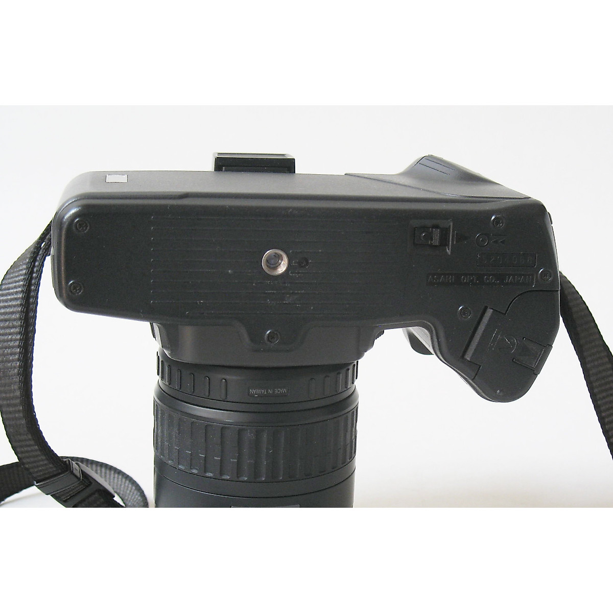 Pentax SF10 kit - Includes: 35mm film camera and Takumar 28-80 lens