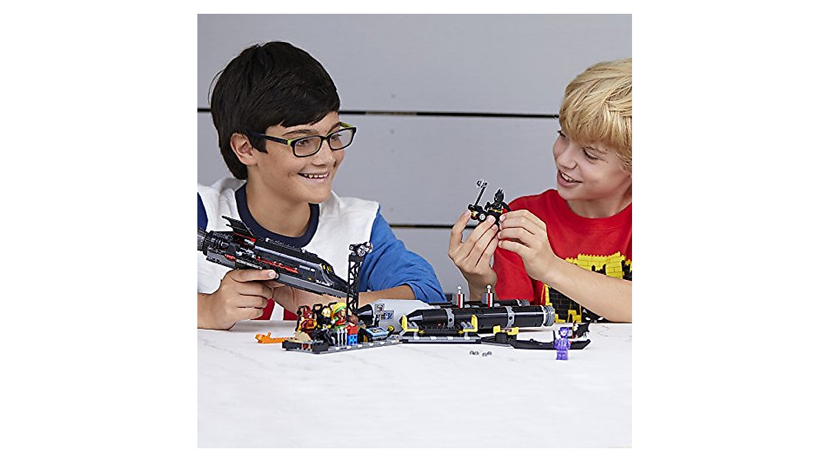 LEGO Batman Bat-Space Shuttle Building Kit - 643 Pieces