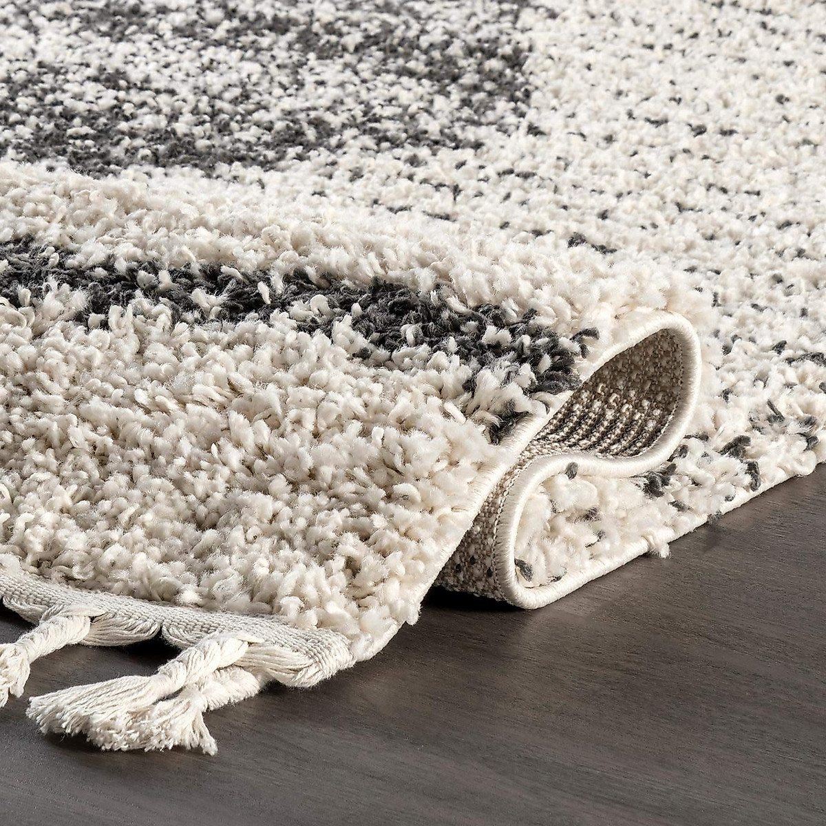 nuLOOM Kiera Moroccan Diamond Shag Tassel Area Rug, 9x12, Off-white