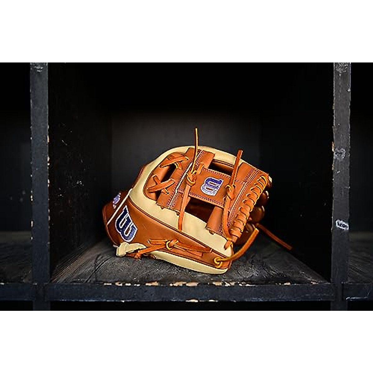 WILSON 2023 Sis Bates A2000® SB22 11.75” Fastpitch Infield Glove - Right Hand Throw