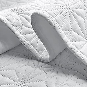 Mocaletto Luxury 2 Piece Twin Size Quilts, Elegant&Reversible Quilt Set White Bedding Set with Pillow Sham, Soft Lightweight Microfiber Bedspread, Twin Size Bedding Coverlet(White,68 * 88)