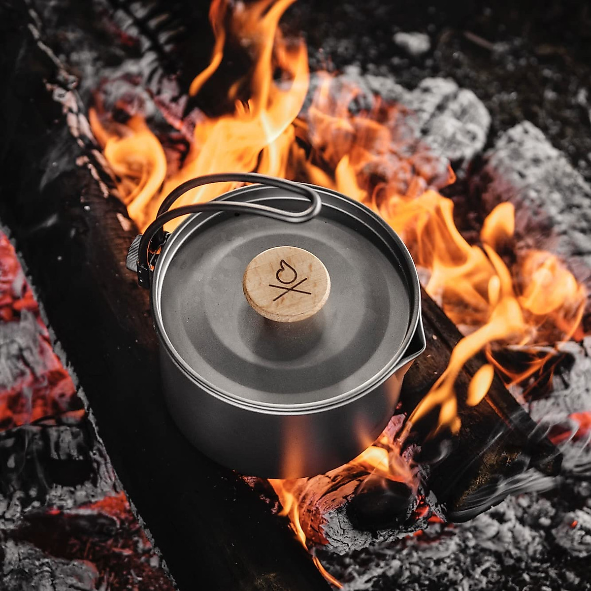 Überleben Kessel - Camping Kettle Pot with 37Fl Oz (1.1L) Capacity, Hanger Handle, Natural Hardwood Grip, Locking Lid, & Steam Vents - Available in Stainless Steel or Titanium - Includes Canvas Bag