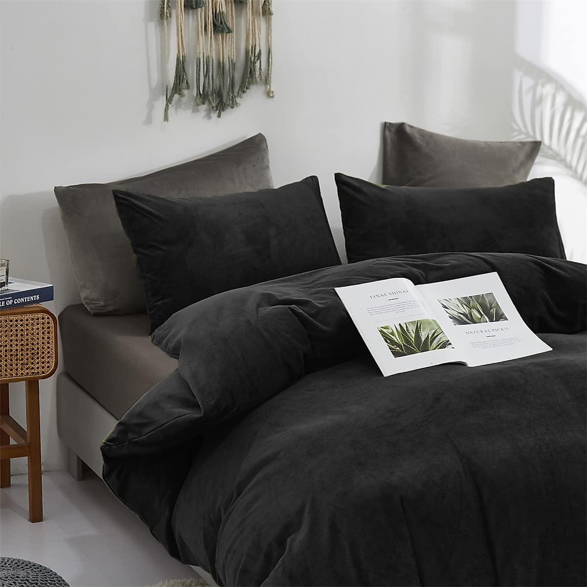 Houseri Velvet Black Comforter Set Queen Solid Black Fluffy Comforters Queen Size Teens Black Fuzzy Bedding Boys Girls All Black Sherpa Comforter Queen Black Soft Warm Comforter Bedding Sets Queen