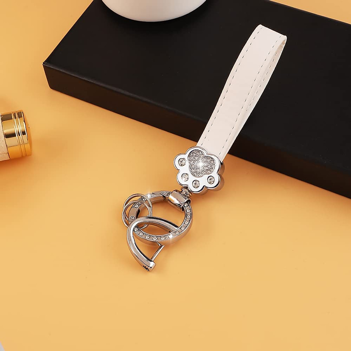 UHONSN Bling Leather Car Keychain Cute Cat Paw Keychains for Women Girl Anti-Lost Car Key Fob Key Chain Holder for Men Sparkly Rhinestones Zinc Alloy Keyrings White