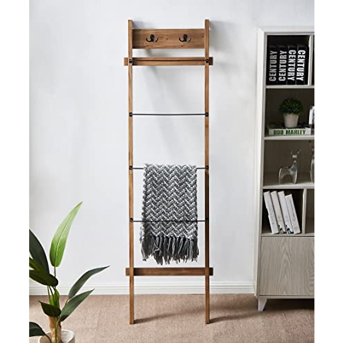iltokk Wooden Blanket Ladder: 6ft Wall Leaning Blanket Ladder, Rustic Decorative Quilt Ladder, 4-Tier Farmhouse Blanket Ladder with 2 Hanging Hooks, for Bedroom, Brown