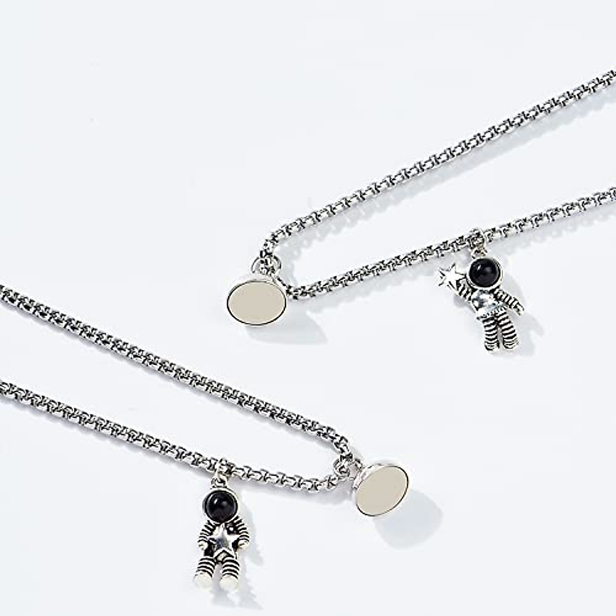 MAJORWARAP 2PCS Magnetic Couple Necklace for Him Her Matching Astronaut Heart Pendant Astronaut Heart Pendant Friendship Spaceman Necklaces Relationship Attraction Jewelry