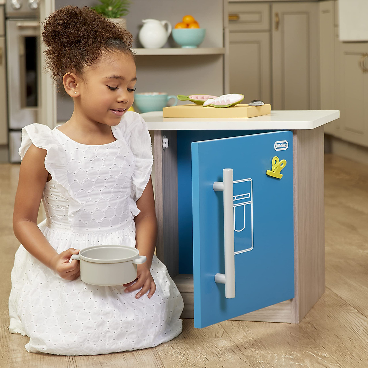 Little Tikes® Classic Cook’s Kitchen with Island 2-in1 Multi Kid Interactive 360 Degree Role Play with Style, Function, Accessories and Imagination Fun for Kids Boys Girls Ages 3-8 Years