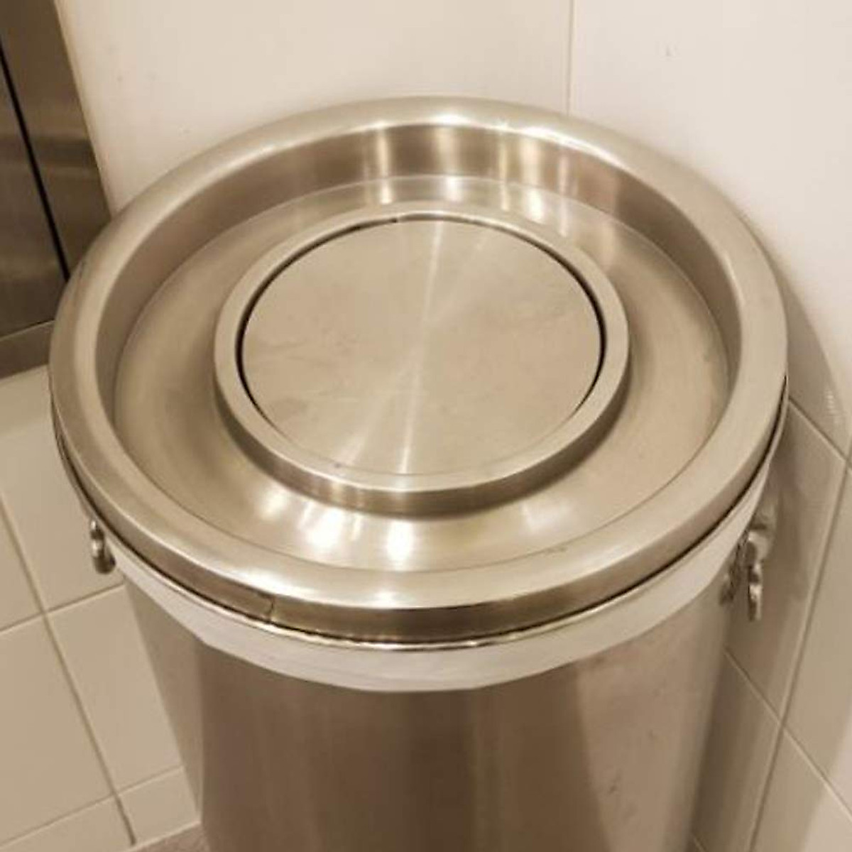 CLAIRLA - Simple Trash Grommet for Kitchen countertop with Auto Cover, Built-in Polished Stainless Steel Grommets 7.7"(200mm) countertops Garbage can Door Chute Hole Drawer