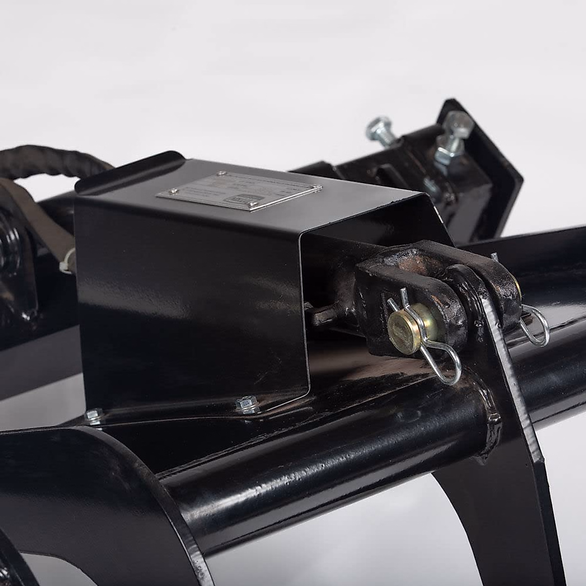 Titan Attachments Dual Adjustable 60"-72" Bolt-on Grapple Attachment, Skid Steer or Tractor Bucket Attachment, 1/2" Thick Grapple Teeth, Dual 3,000 PSI Cylinder, Centers on Bucket