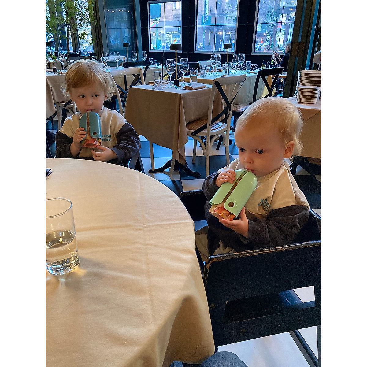 HÅLLIS The Swedish Squeeze Pouch Holder - The Baby Product You Didn't Know You were Missing - Enjoy a Snack on The go - No More Messy Clean-ups - Fits Most Squeeze Pouches - Twin & Tripple Pack Also