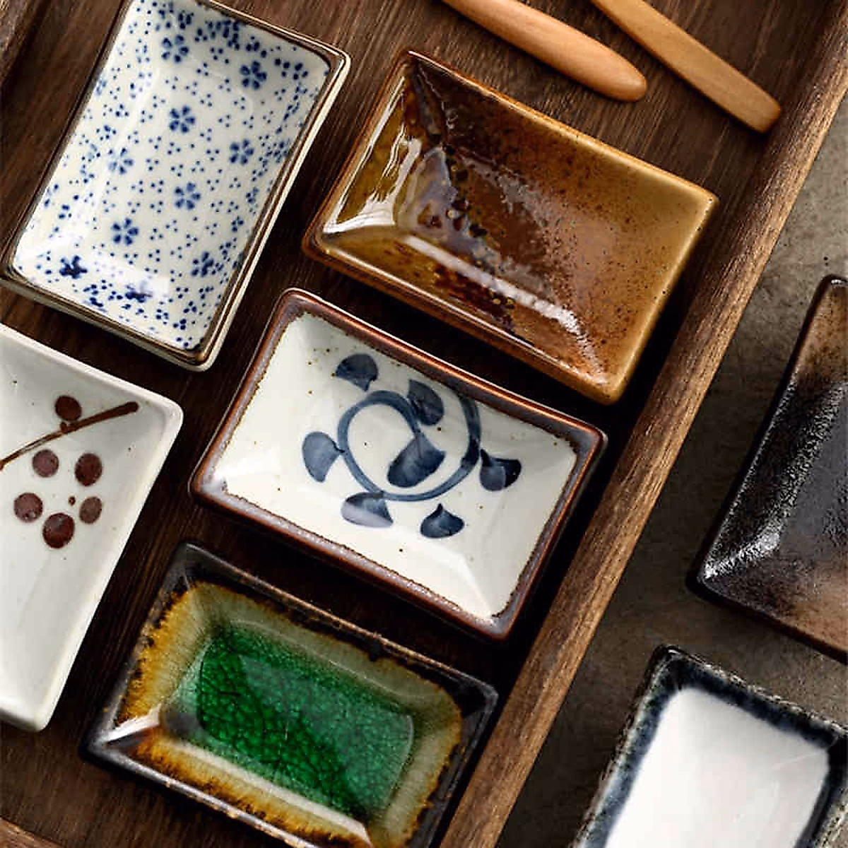 WAOCEO Appetizer Bowls 2 Pcs Ceramic Small Square Sauce Dish Japanese Style Sushi Dish Flavoring Sushi Mustard Plate Soy Sauce Blossom Pepper Tray Salad Bowls (Color : 4)