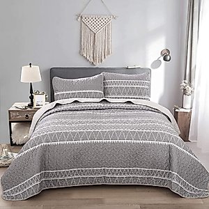 WONGS BEDDING Grey Quilt Set Queen, Boho Striped Triangle Printed Bedspread Coverlet Set, 3 Pieces (1 Quilt + 2 Pillowcases), Soft Microfiber Lightweight Bohemian Bedding Quilt for Summer 90"x96"