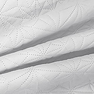 Mocaletto Luxury 2 Piece Twin Size Quilts, Elegant&Reversible Quilt Set White Bedding Set with Pillow Sham, Soft Lightweight Microfiber Bedspread, Twin Size Bedding Coverlet(White,68 * 88)